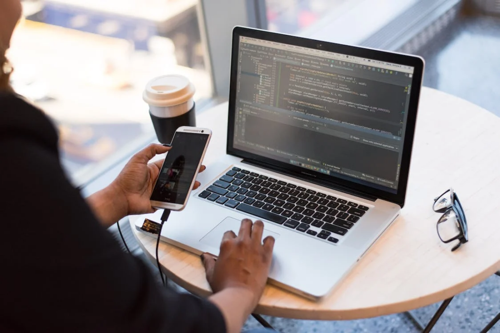 How Remote Access and Custom Domains Maximize Efficiency - RealVNC®